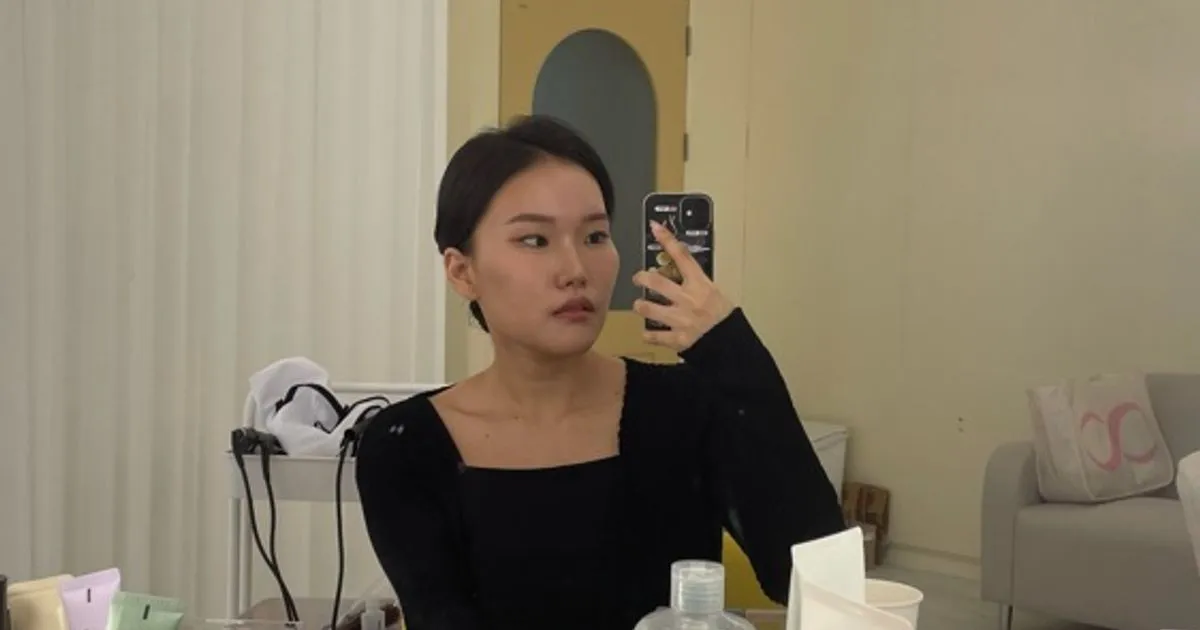 폴프로필 촬영때문에 헤어 받으러 갔는데 엄청 꼼꼼히 헤어 고정해주시고 20 25분 만에 끝내주셔서 화장도 더 봐주셨어요 헤어