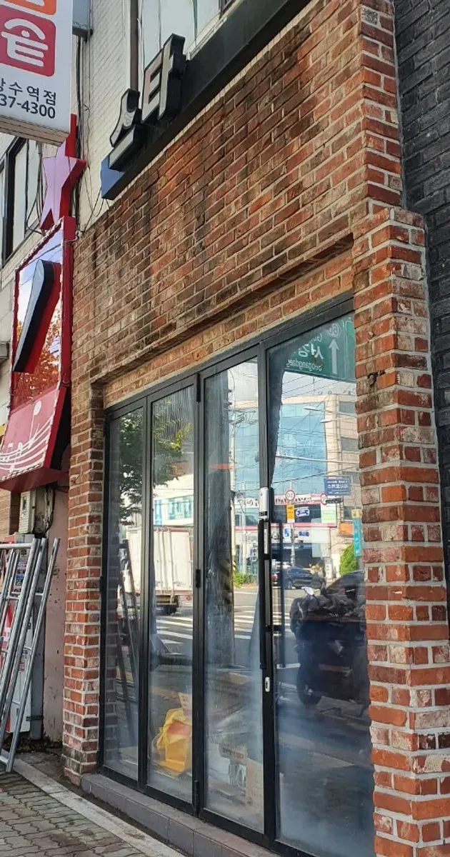 간판철거 걱정했는데 엄청 빠르고 깔끔하게 잘해주셨어요 약속시간도 잘지키시고 비용도 합리적으로 잘 했습니다 감사합니다 숨고