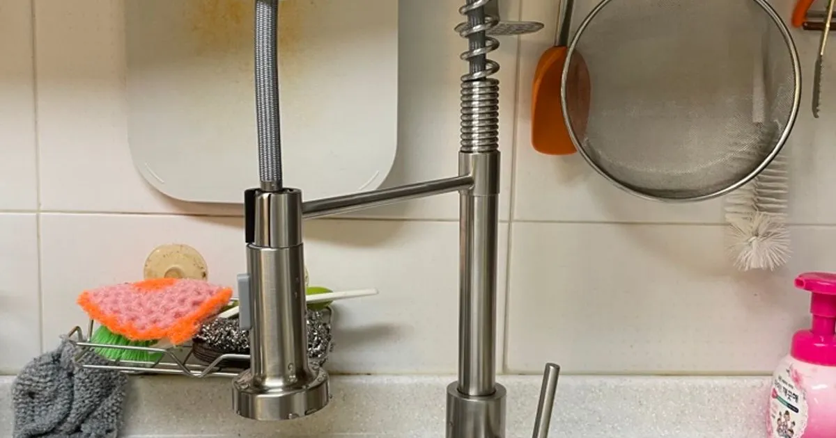 갑자기 연락드렸는데 바로 달려와서 수리해주셨어요 노후한 아파트라 싱크쪽 앵글벨브가 말썽이었는데 역경이 이겨내고 성공적으로 수리해주셨습니다 앞으로도 수리할 사항 발생하면