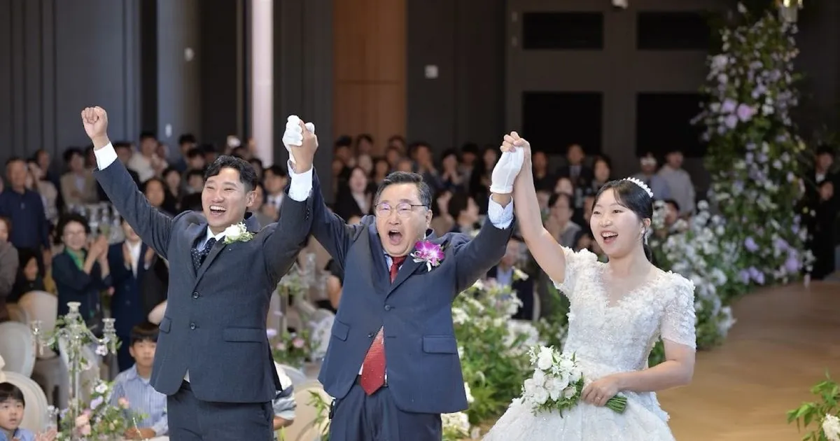 양가 부모님 지인 다 마음에 들어합니다 시간이 촉박했는데 신부입장에서 편하게 촬영해주시고 다 맞춰주셔서 좋았습니다 사진