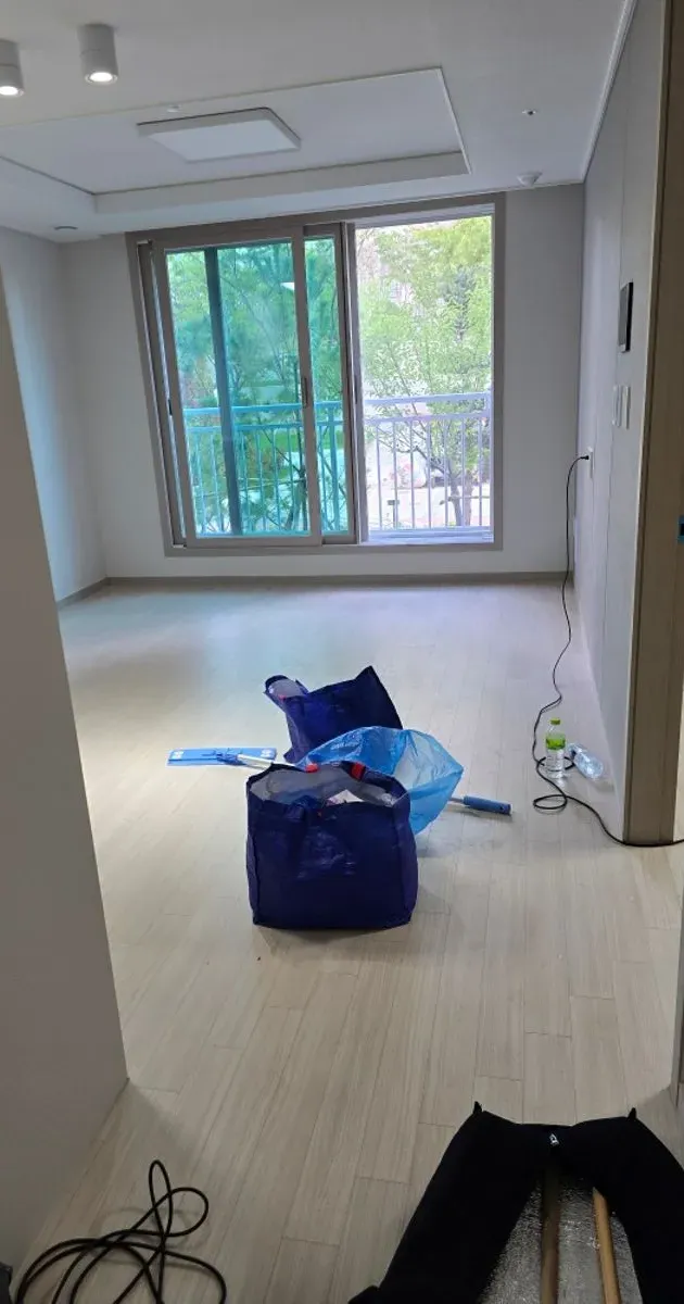 작업을 되게 꼼꼼하게 진행해주시고 하면서 특이사항 있으면 바로바로 이야기 해주십니다 되게 친절하시고 엄청 잘해주신다는 느낌받아서