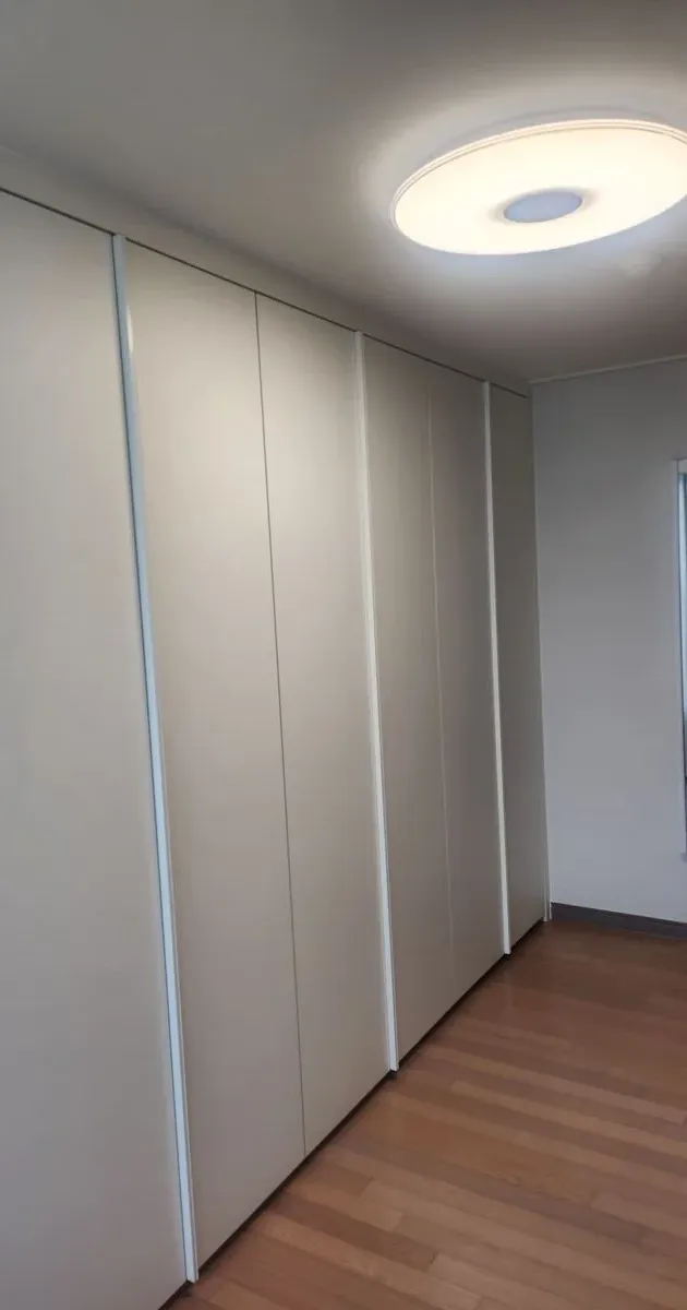 친절한 설명과 선택장애가 있는데 집과 어울리는것도 잘추천해주셔서 시공이 너무 마음에 들게 되었네요 실제로보니 웅장하고 옷도