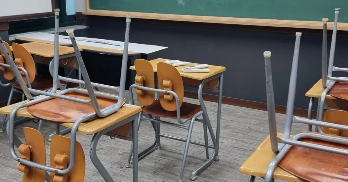 상담부터 금액까지 합리적이고 친절하십니다 가루로 쌓여있는 칠판이며 룸마다 오염도가 심하고 너무 더러워서 손대기도 싫었는데