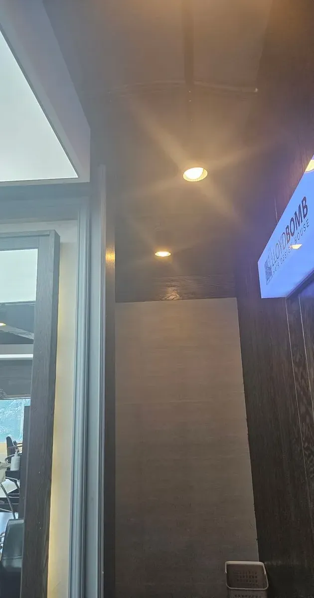 미용실 한쪽 벽면이랑 작업준비실에 Led등이 나가서 난감했는데 빠르게 응대해주시고 꼼꼼하게 체크해서 바로 원성복구해주셨어요