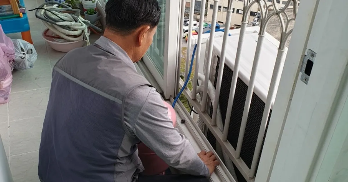 정말 좋은 기사님이예요 에어컨 설치 자재 하나하나 설명해주시고 설치 중간 중간에 친절하고 자세한 설명 쉽지 않은 작업 여건에서 실외기 설치 하시는 모습을 보면서