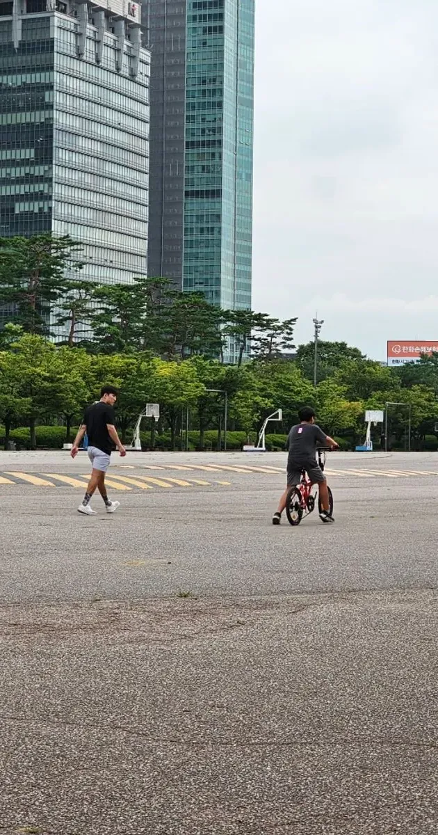 시간변경이 있었지만 맞춰주셔서 너무 감사했습니다 초등학교 6학년 남자아이였는데 레슨 한 번에 자전거타기 성공했습니다 숨고