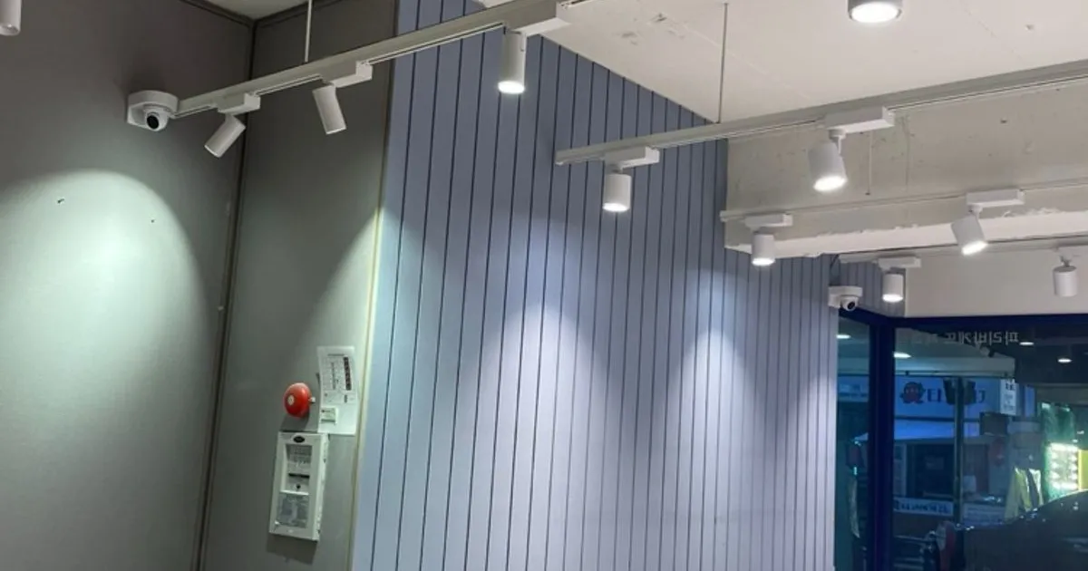 저희가 원하는 날짜에 딱맞춰서 철거진행 도움받았습니다 또 철거 완료후에도 궁금한게 있어서 전화로 문의드렷는데 친절하게 다