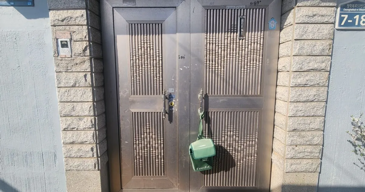 먼저 사장님께서 숨고 채팅이나 통화상으로 아주 친절히 응대해주셨고 다른 숨고 견적대비 합리적인 가격으로 진행해주셔서 감사했습니다 설치중에도 손잡이 위치나 필요한 상황에